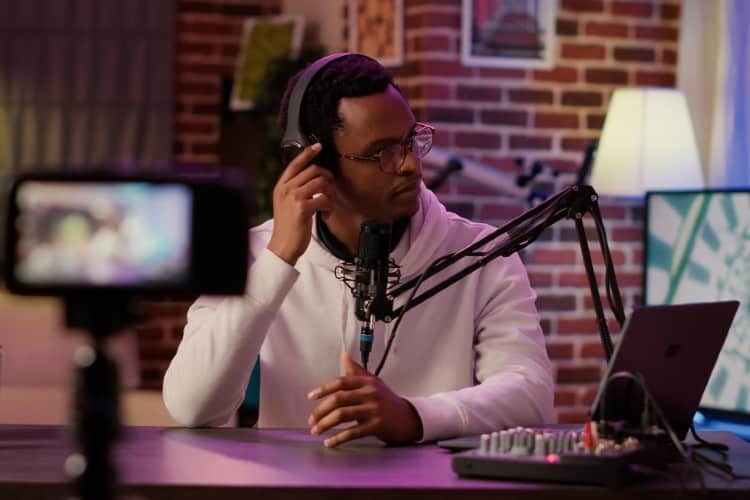 Tech Influencers (Brand Guide to Find Creators) - AFLUENCER